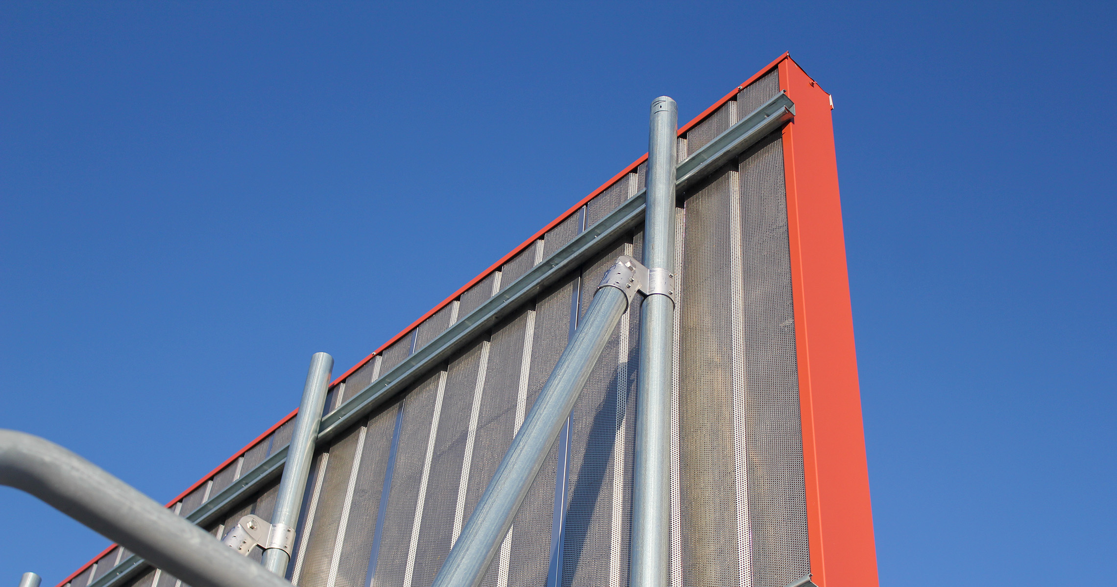 Reducing Noise Pollution with Acoustical Rooftop Paneling | RoofScreen